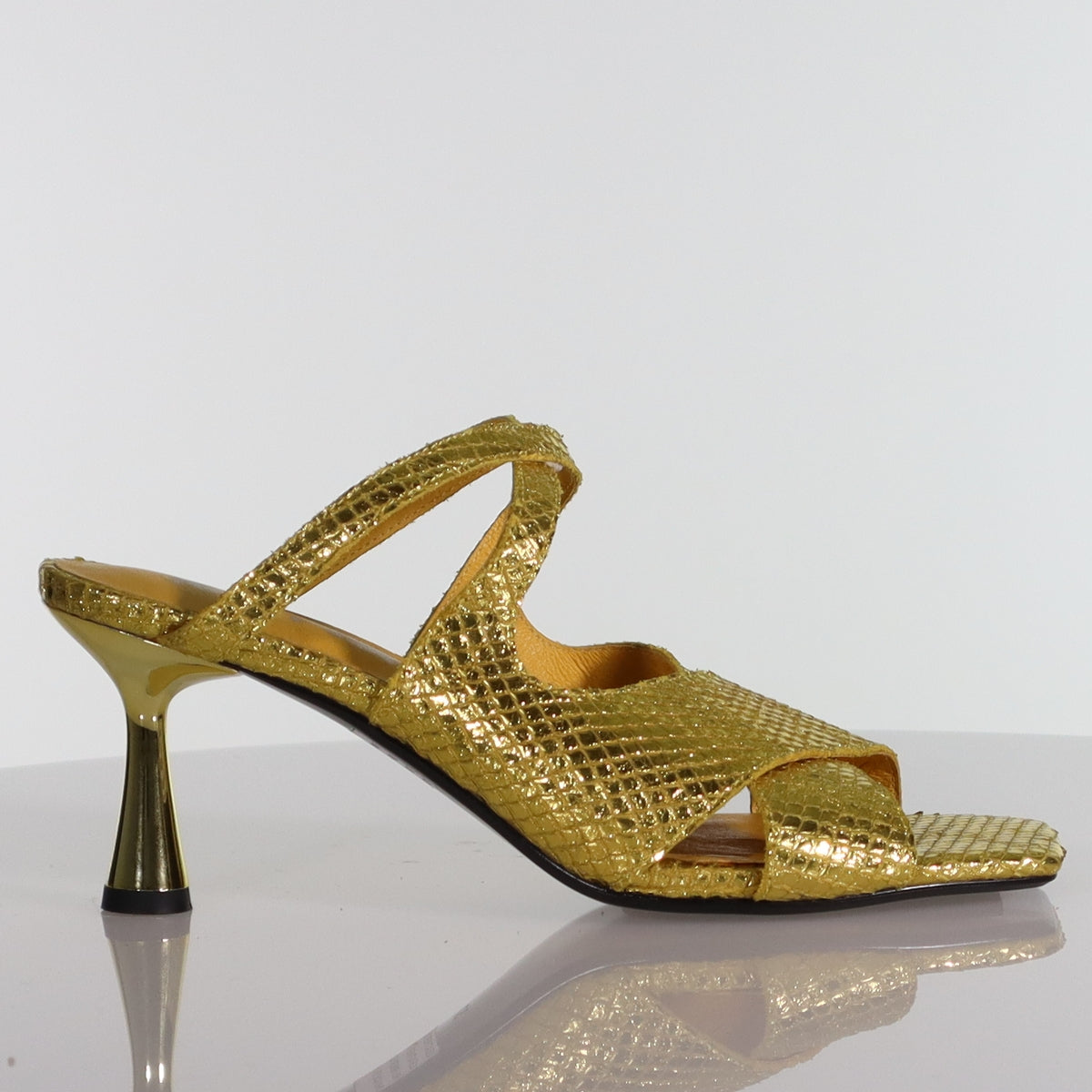 37 SAMPLE - TAHLIA/CYBER GOLD METALLIC – Minx Footwear | C.REED Clothing